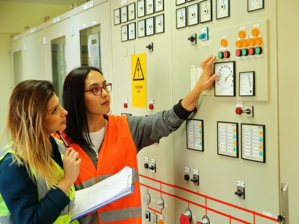 ADVANTAGES OF CRM SOFTWARE FOR ELECTRICAL CONTRACTORS - Got Ag Web - The Tech You Need - Stay ...